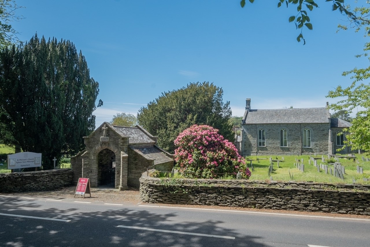 Walk, talk and tea in Eglwysfach | National Churches Trust