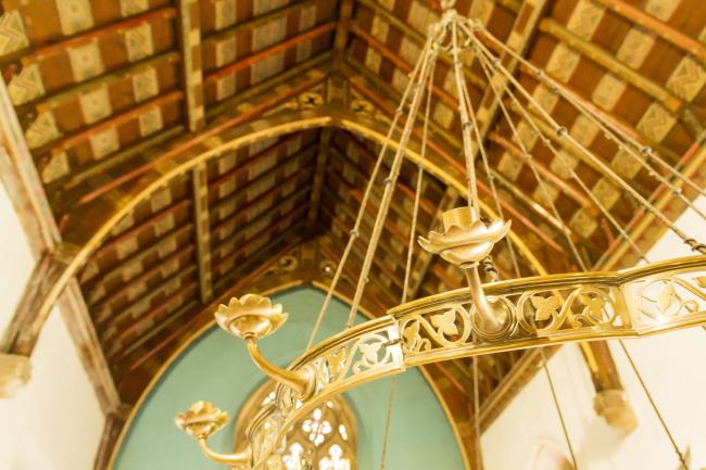 Parts of a church : inside : features : altar, windows, etc