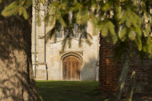 Parts of a church : outside : features : architecture