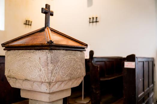 Parts of a church : inside : features : altar, windows, etc